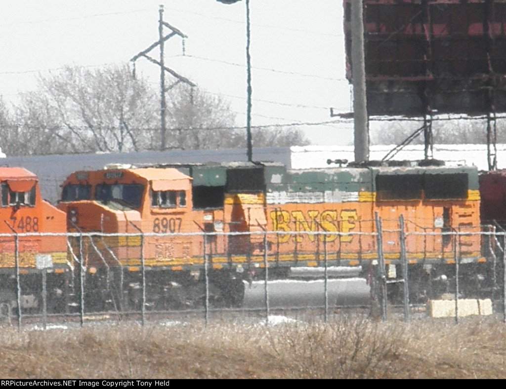 BNSF 8907